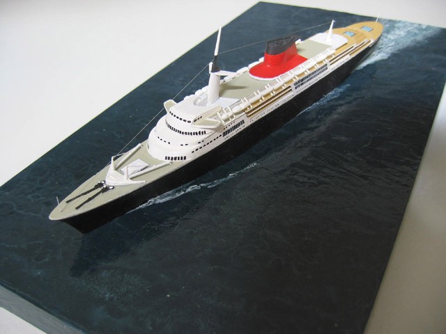 Is it just me that hates QE2? : r/Oceanlinerporn